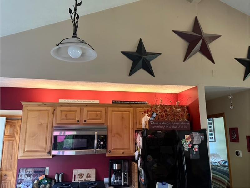 Utilitech Puck Light 3-Pack 2.75 Plug LED Under Cabinet Light Bar Light ...