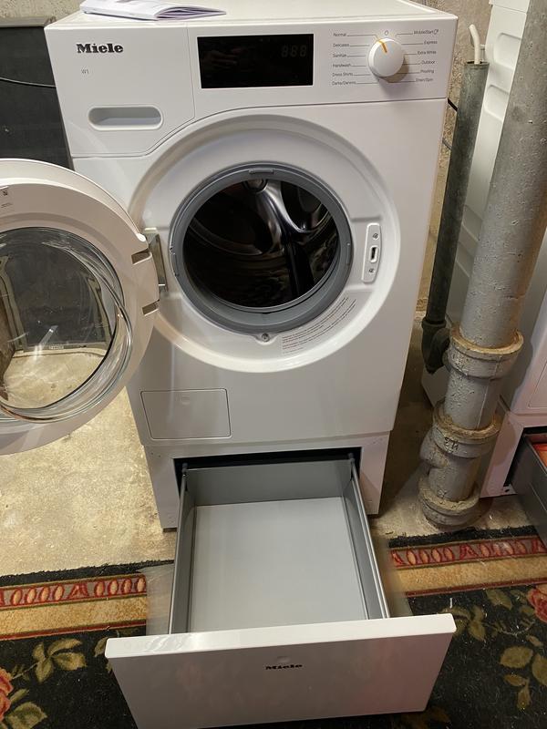 Miele W1 Series 2.26-cu ft High Efficiency Stackable Steam Cycle Smart ...