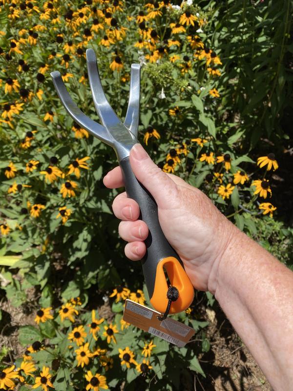 Fiskars 6-in Steel Hand Tiller 370720-4002 at Lowes.com