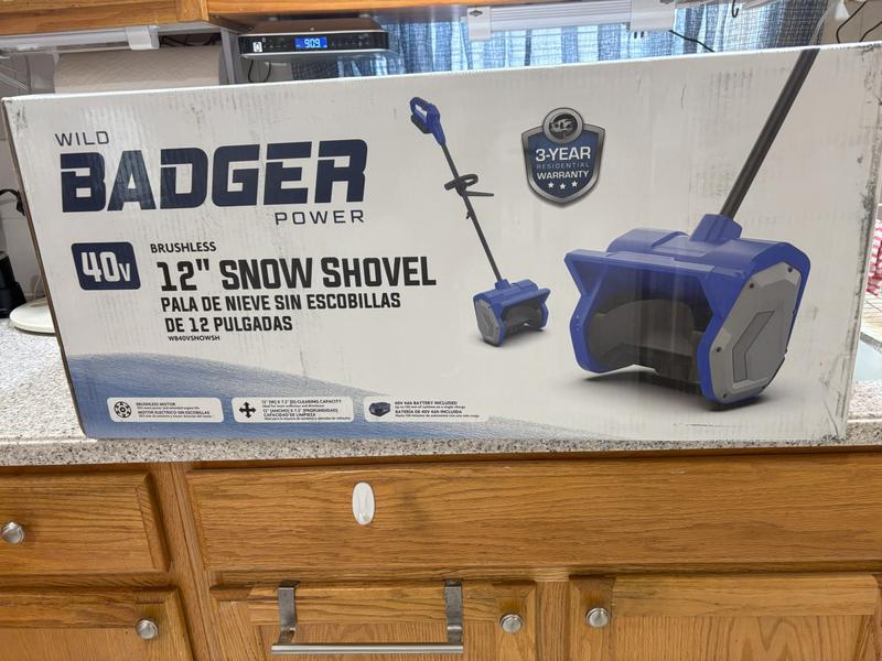 Wild Badger Power 12-in Poly Blade Shovel/Pusher Snow Shovel with 56-in ...