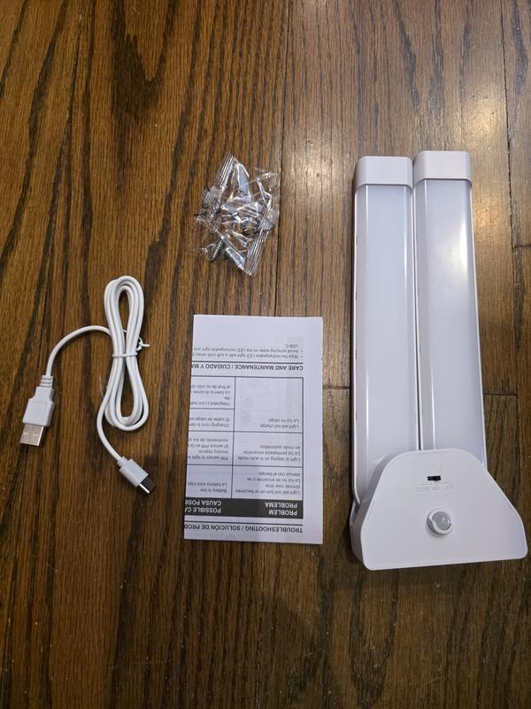 Utilitech 18-in Rechargeable USB plug-in LED Under Cabinet Light Bar ...