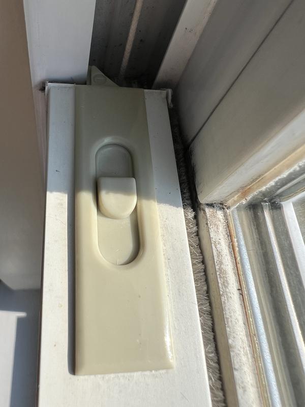 Prime-Line Spring Loaded Plastic Left and Right Tilt Latch Set F 2932 ...