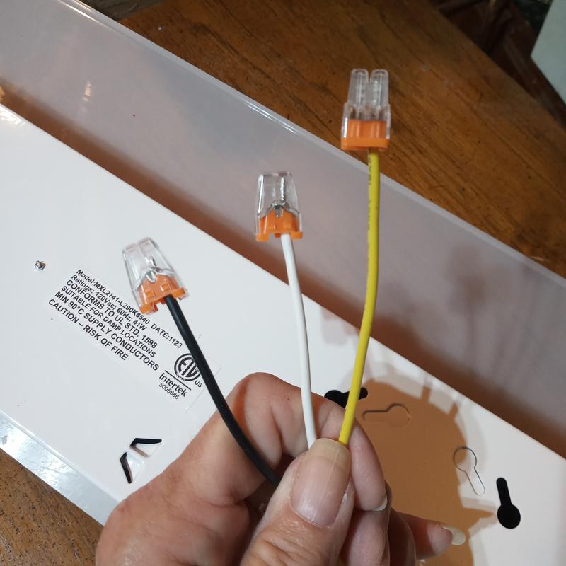 Utilitech 4-ft 3400-Lumen Cool White LED Wraparound Light MXL2141 ...