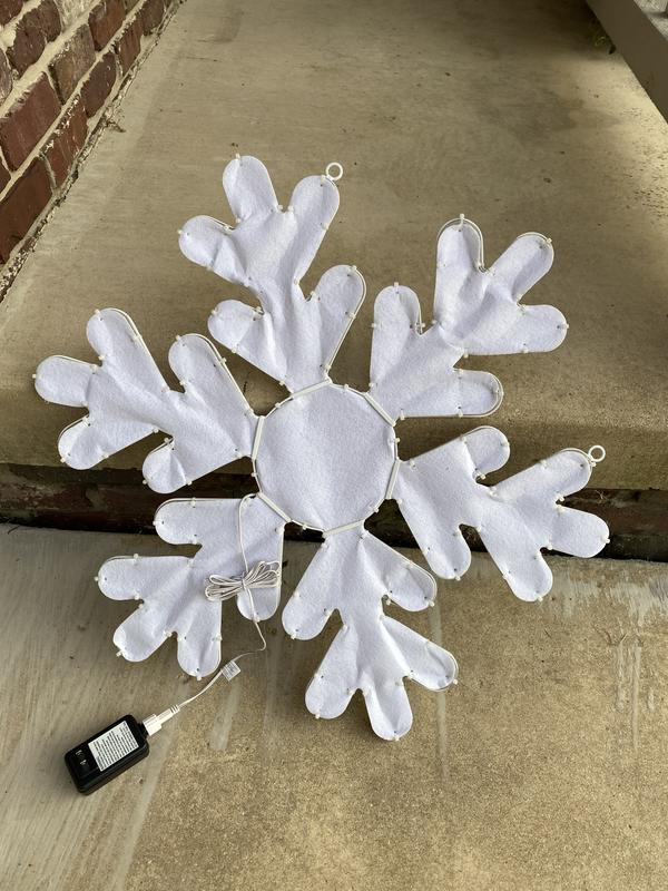 GE 28-in LED Silver Snowflake Hanging Decoration 82248LO at Lowes.com