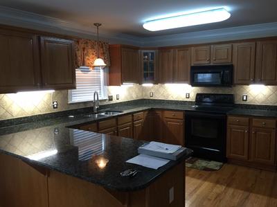 Utilitech Pro Premium 12.12-in Plug-in LED Under Cabinet Light Bar ...