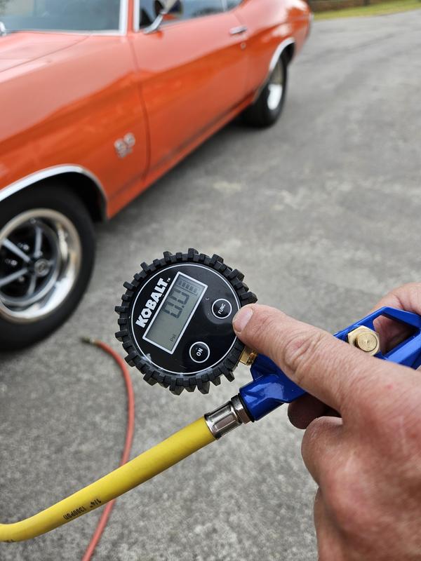 Kobalt Inflator Gun SGY-AIR46TZ at Lowes.com