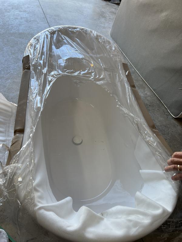 MAAX Mahaba 29-in x 67-in White Acrylic Oval Freestanding Soaking ...