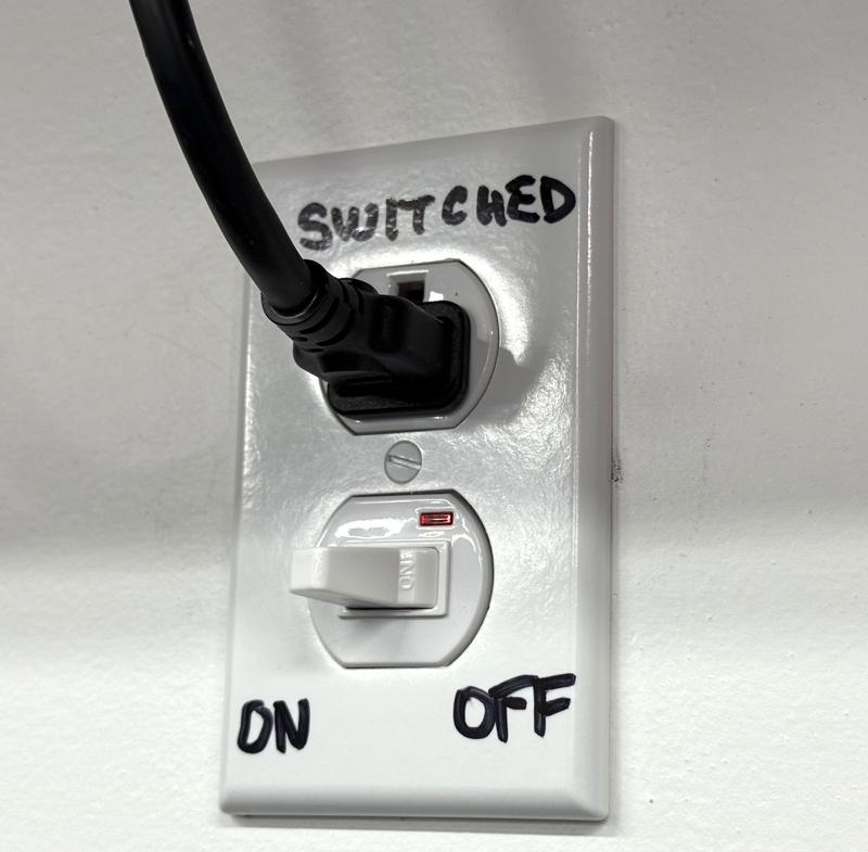 Eaton 15-Amp 125-volt Tamper Resistant Residential/Commercial Duplex ...