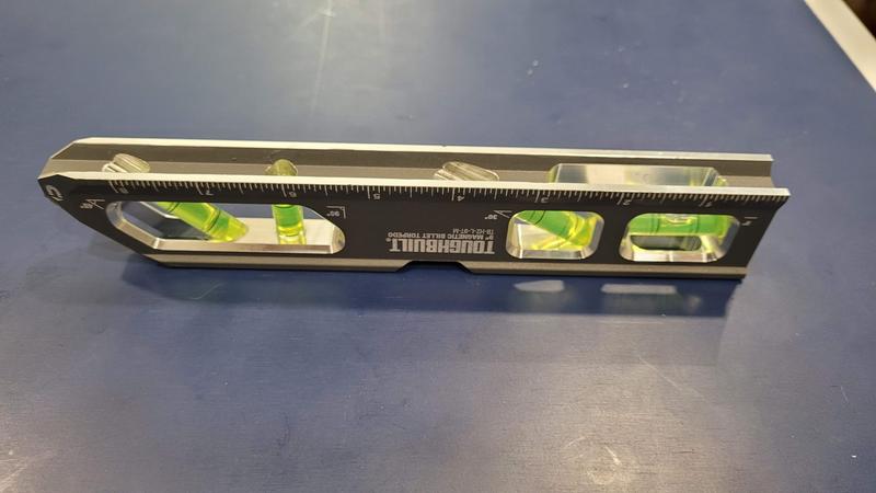 Level Tool 9-in Magnetic Billet Torpedo Level - TOUGHBUILT Niveau Dewalt
