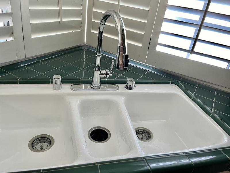 Delta Capertee Spotshield Stainless Single Handle Pull-down Kitchen ...