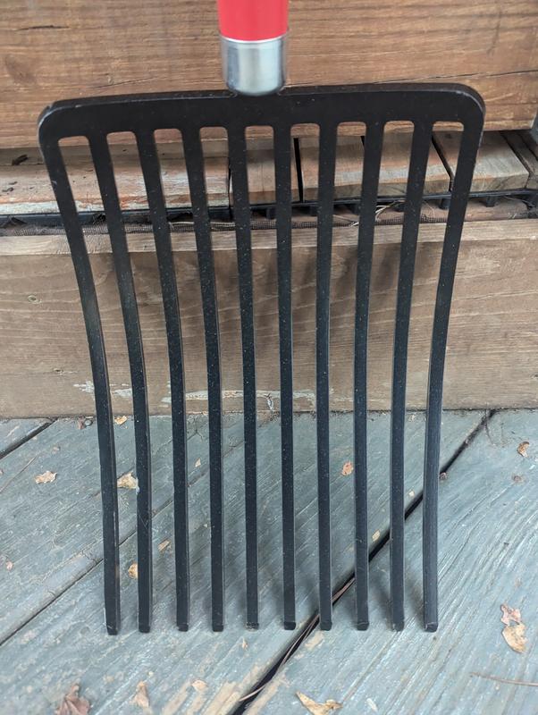 Razor-Back 30-in L Wood-Handle Steel Mulch Fork 76107 at Lowes.com
