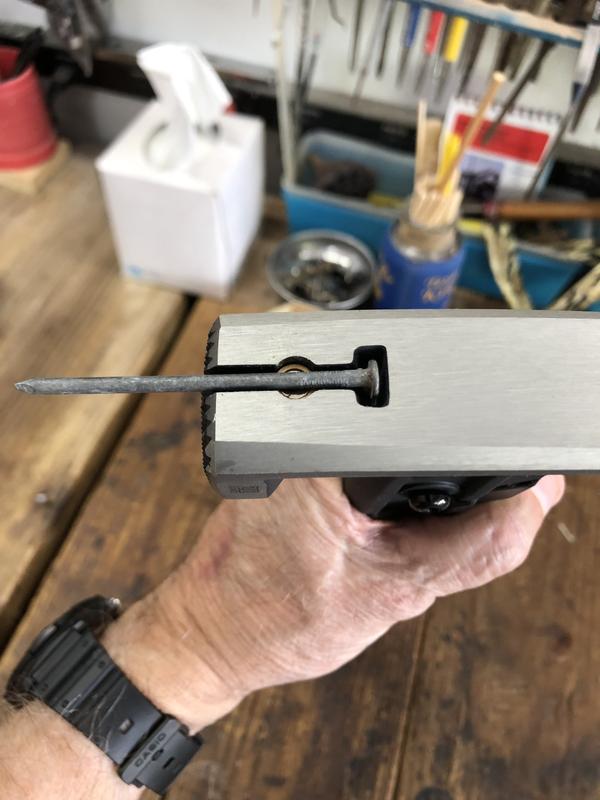 TOUGHBUILT ShockStop 24-oz Milled Face Steel Head Rubber Rip Framing ...