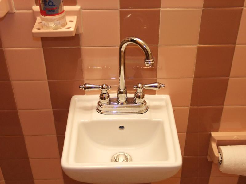 Elements of Design Chicago Chrome 4-in centerset 2-Handle Bathroom Sink ...