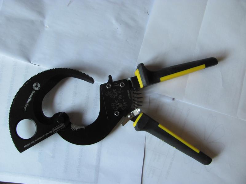 Southwire Heavy Duty Ratcheting Cable Cutter 58277740 at Lowes.com