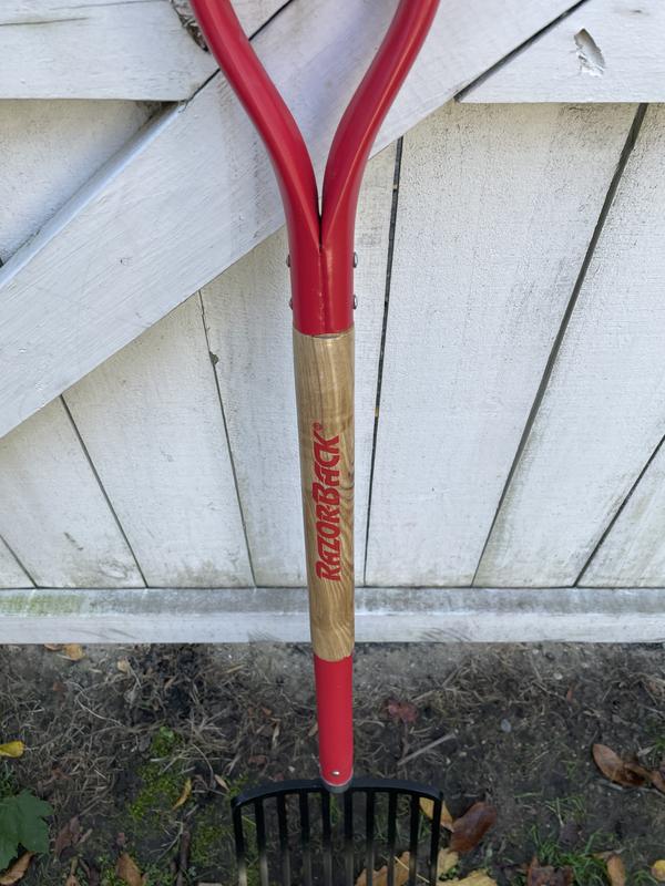 Razor-Back 30-in L Wood-Handle Steel Mulch Fork 76107 at Lowes.com