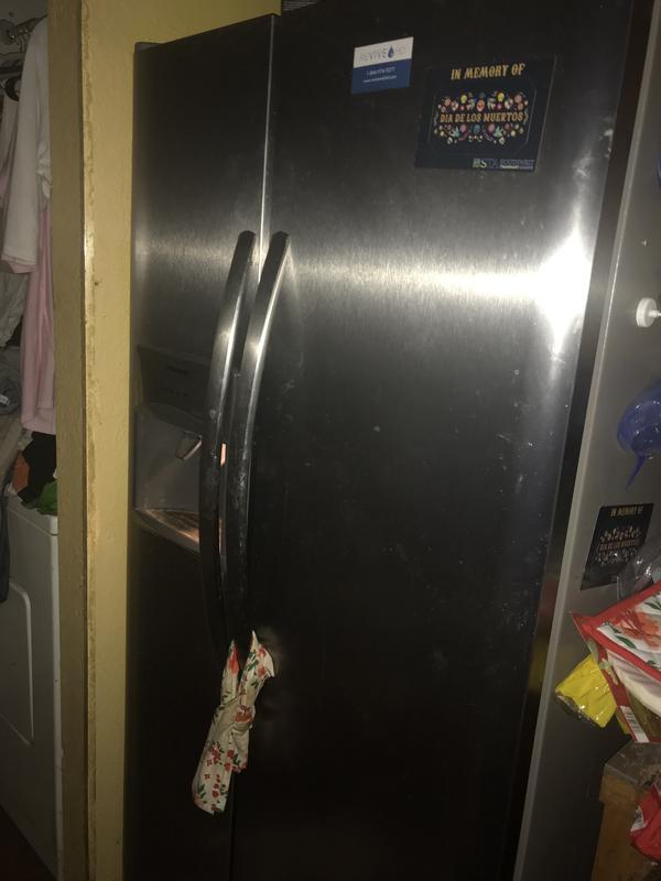 Frigidaire 22-cu ft Side-by-Side Refrigerator with Ice Maker ,Water and ...
