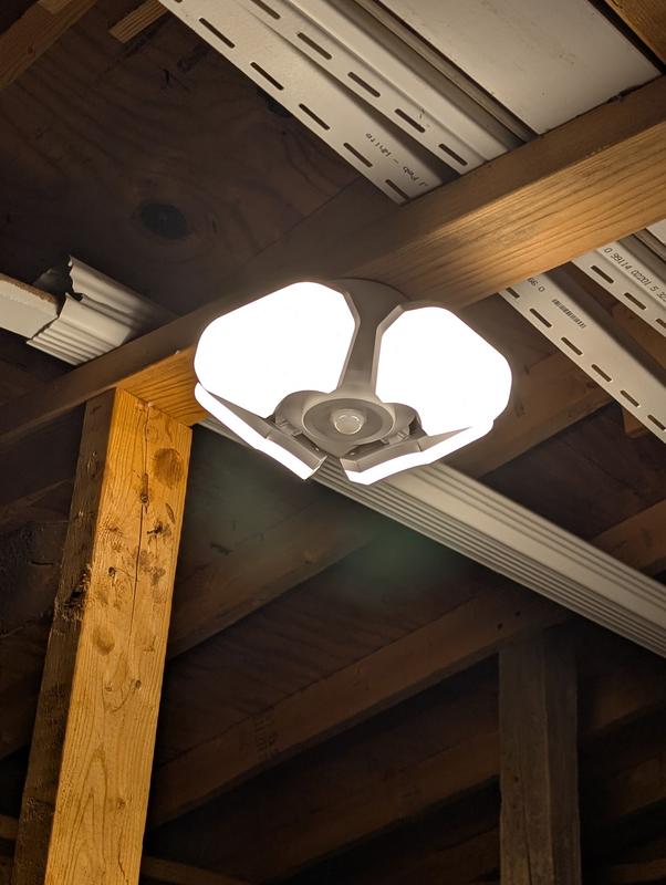 Utilitech 6-volt 1000 -Lumens Battery-operated Ceiling-mounted Work ...