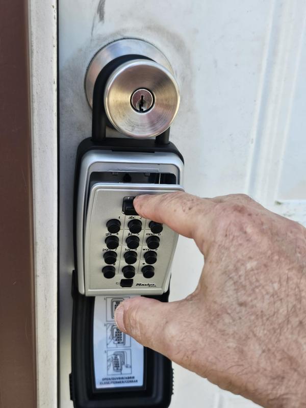 Master Lock Push Button Lock Box 5422DHCLWSFLR/8 at Lowes.com