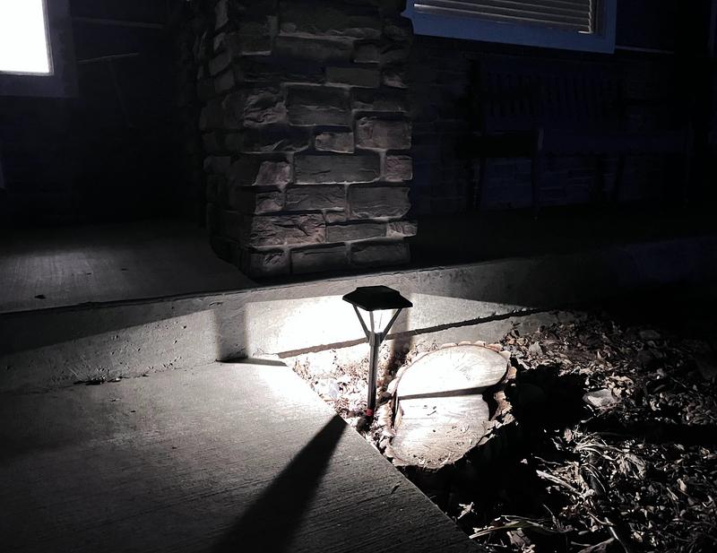 Harbor Breeze Pyramid Path 20-Lumen Black Solar LED Outdoor Path Light ...
