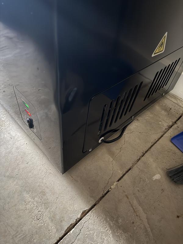 Frigidaire 7-cu ft Garage Ready Manual Defrost Chest Freezer (Black ...