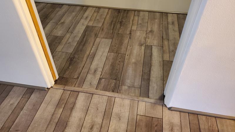 SMARTCORE Pro Covington Oak 20-mil Interlocking Luxury Vinyl Plank Flooring in the Vinyl Plank ...