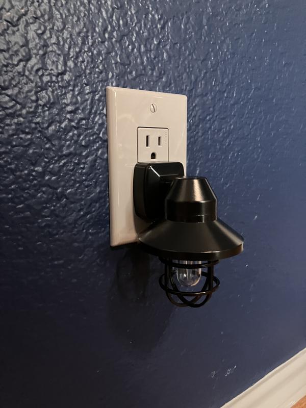 Utilitech Black LED Auto On/Off Night Light NL-UMB5-P-0.8W at Lowes.com