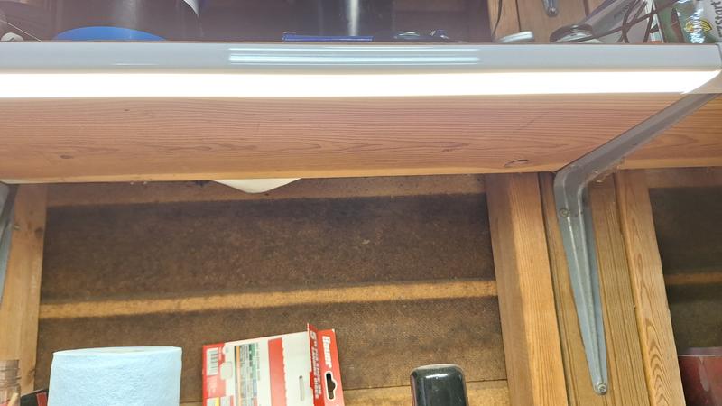 Utilitech 24-IN - Hi/Lo - Linkable Light Bar Z-UCL08G-JG24 at Lowes.com