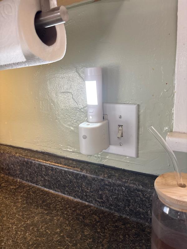 Lucere Night Light White LED Motion Sensor Auto On/Off Night Light in ...