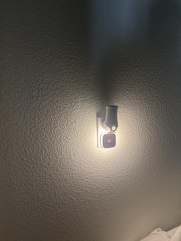 Enbrighten Motion Sensing White LED Auto On/Off Night Light 70420-T1 at ...