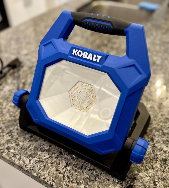 Kobalt 8000-Lumen LED Plug-in Portable Work Light MPL1069-L70K8040 at ...