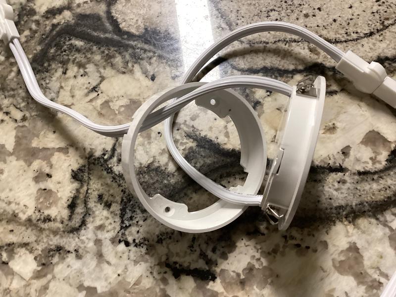 Utilitech Puck Light 3-Pack 2.75 Plug LED Under Cabinet Light Bar Light ...