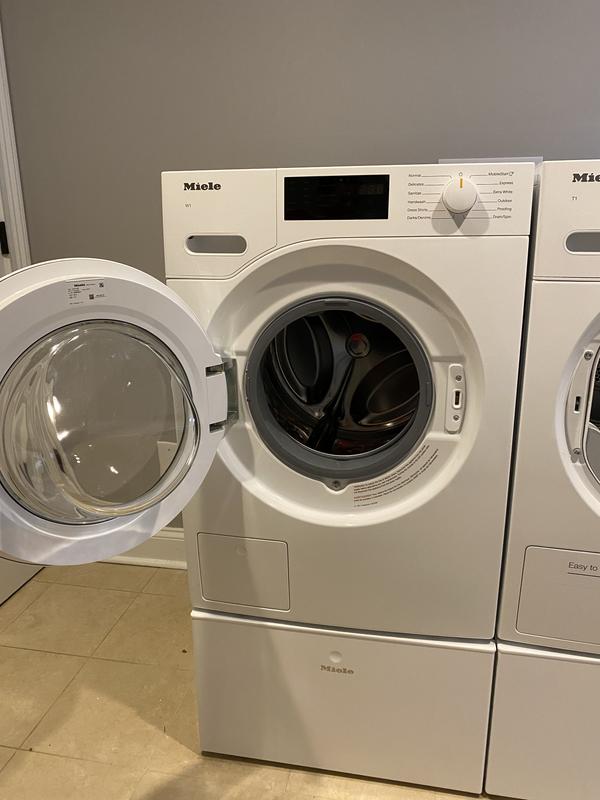Miele W1 Series 2.26-cu ft High Efficiency Stackable Steam Cycle Smart ...