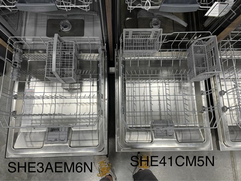 Bosch 300 Series 24-in Front Control Smart Built-In Dishwasher ...