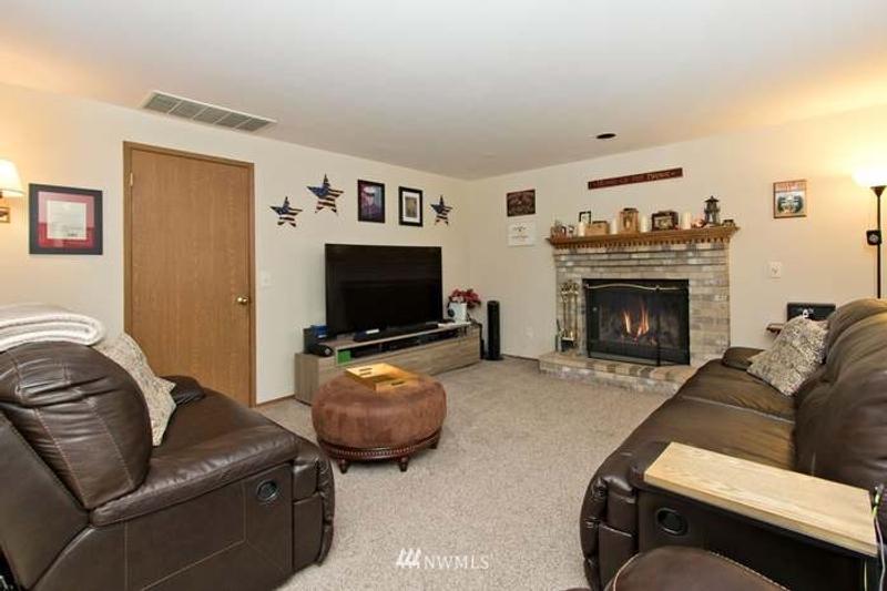 STAINMASTER 13-mm Foam Carpet Padding with Moisture Barrier BM0039 at ...