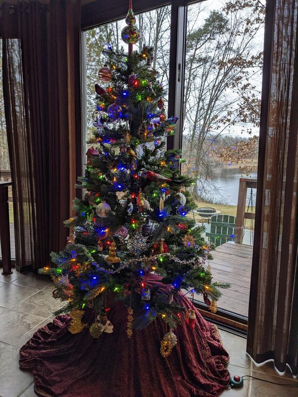 GE 5-ft Colorado spruce Pre-lit Artificial Christmas Tree with Color ...