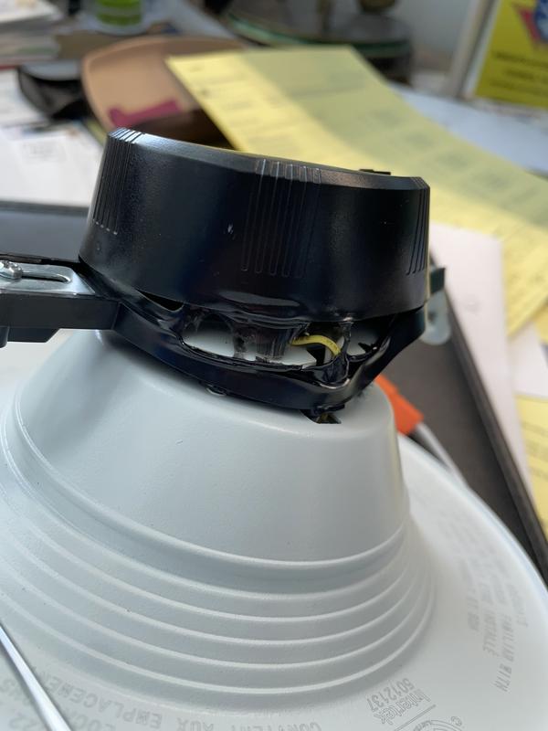 Utilitech White 5-in or 6-in 650 -Lumens Switchable white Round ...