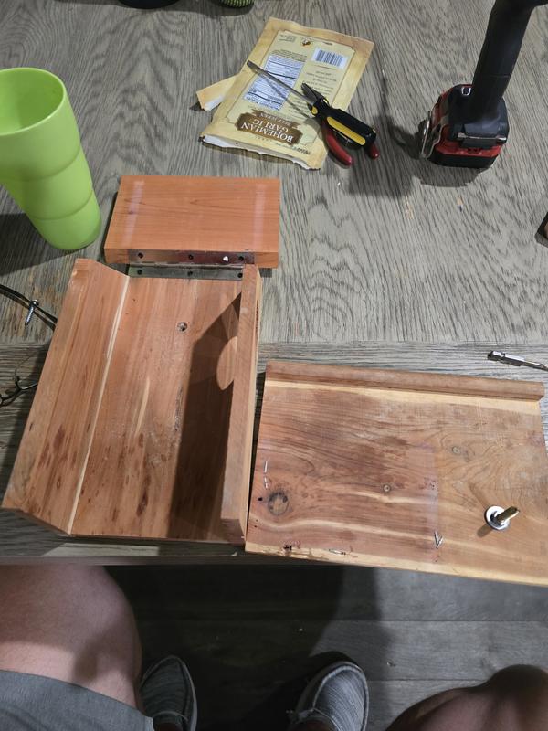 HomeGrown Eastern Red Cedar Wood Lidded Box Squirrel Feeder CBF-03222 ...
