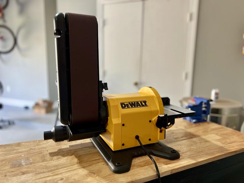 DEWALT 4-in x 36-in Belt 7 -Amp Benchtop Sander in the Benchtop Sanders ...