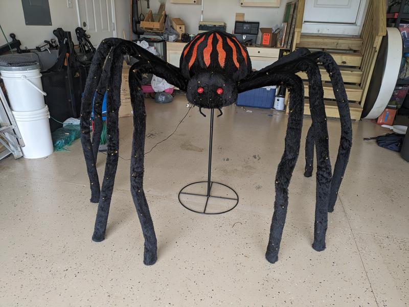 Haunted Living 2.5-ft LED Spider with Projector Decoration ES75-433L at ...