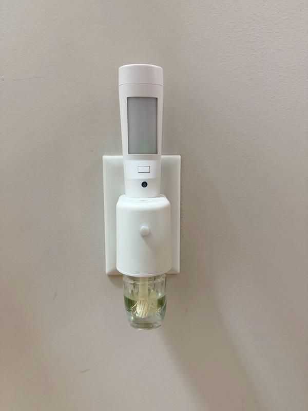 Lucere Night Light White LED Motion Sensor Auto On/Off Night Light in ...
