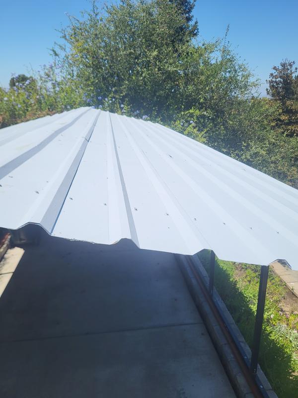 APOC 241 4.75-gallon White Elastomeric Reflective Roof Coating ( 7-year ...