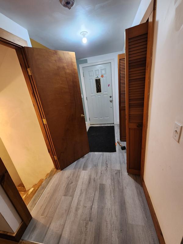 Style Selections Akoya Off-white Marble Look 12-mil x 16-in W x 32-in L ...