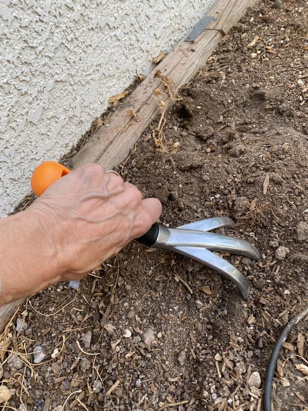 Fiskars 6-in Steel Hand Tiller 370720-4002 at Lowes.com