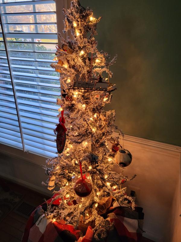GE 5-ft Colorado spruce Pre-lit Artificial Christmas Tree with Color ...