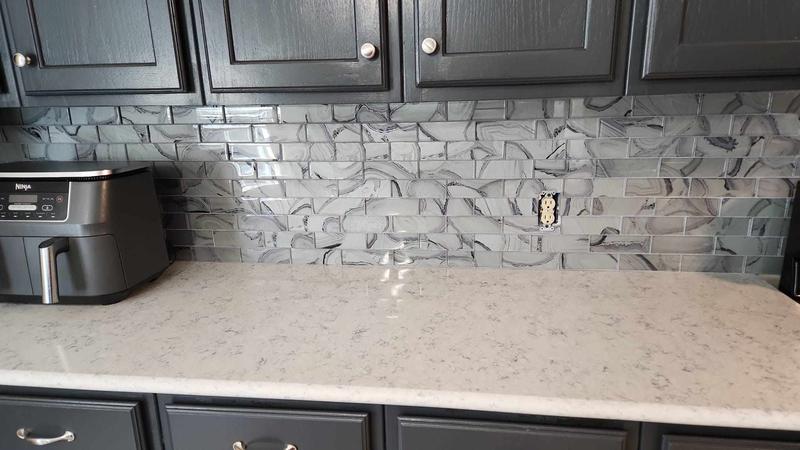allen + roth Cosmic Vapor Quartz White Kitchen Countertop SAMPLE (4-in ...