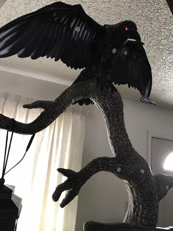 Haunted Living 7.0-ft Freestanding Screeching Lighted Tree Animatronic ...