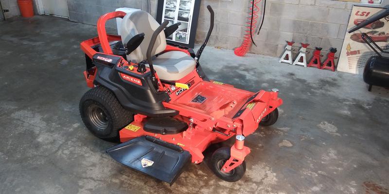 Ariens ARNS IKON XD 52 IN 23HP KAWI FAB at Lowes