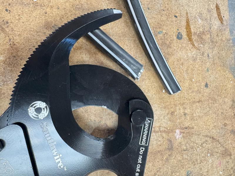 Southwire Heavy Duty Ratcheting Cable Cutter 58277740 at Lowes.com