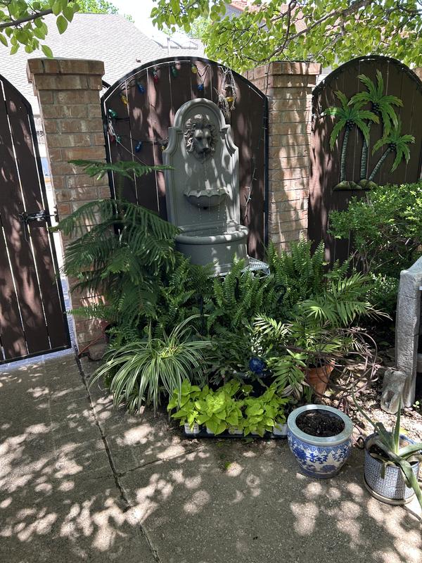 allen + roth 40-in H Plastic Electric Powered Wall Outdoor Fountain ...