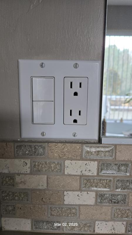 Eaton 15-amp Single-pole Combination Light Switch, White 7728W-BX-LW at ...